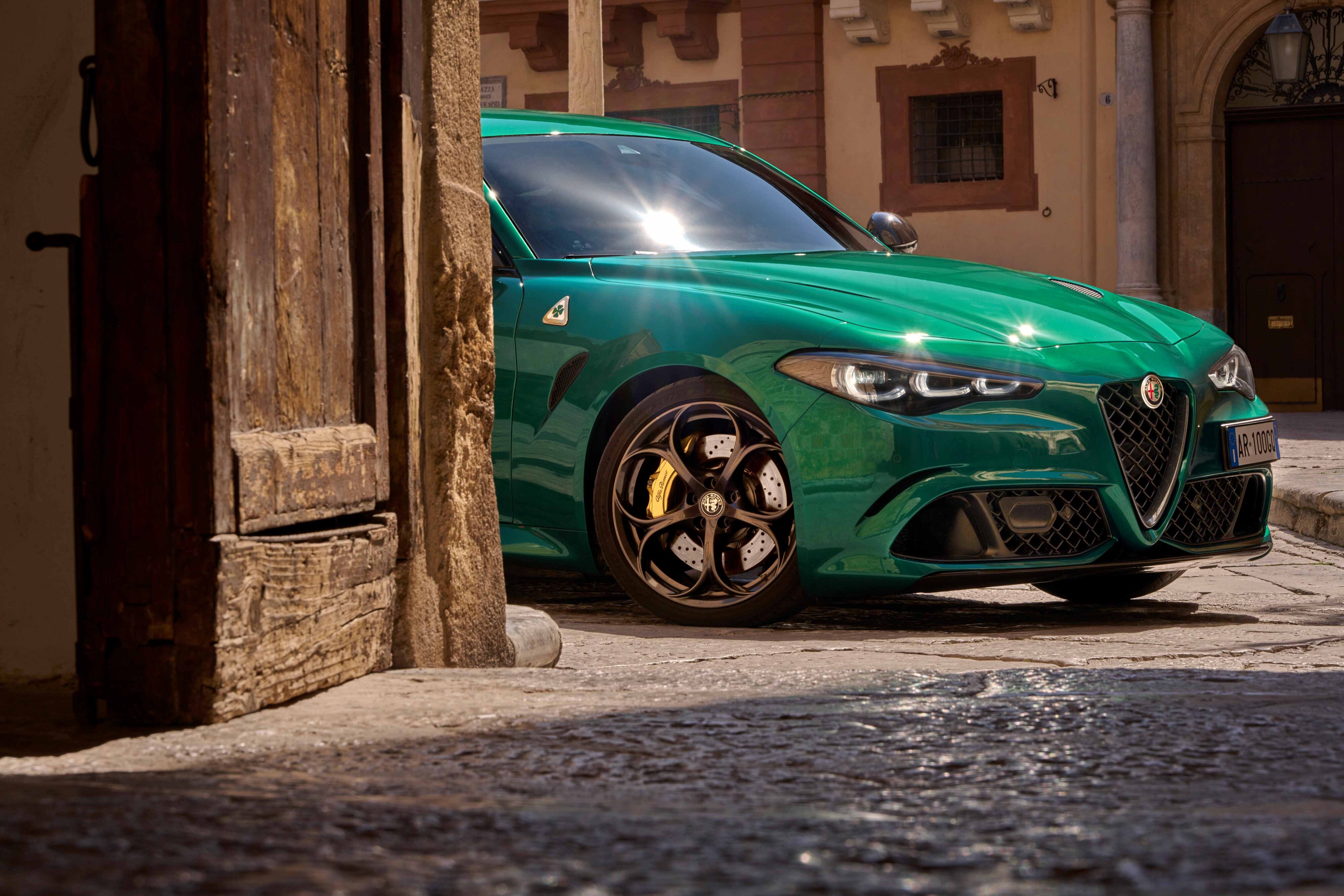 The New Giulia and Stelvio “Quadrifoglio 100th Anniversario”. A legend ...