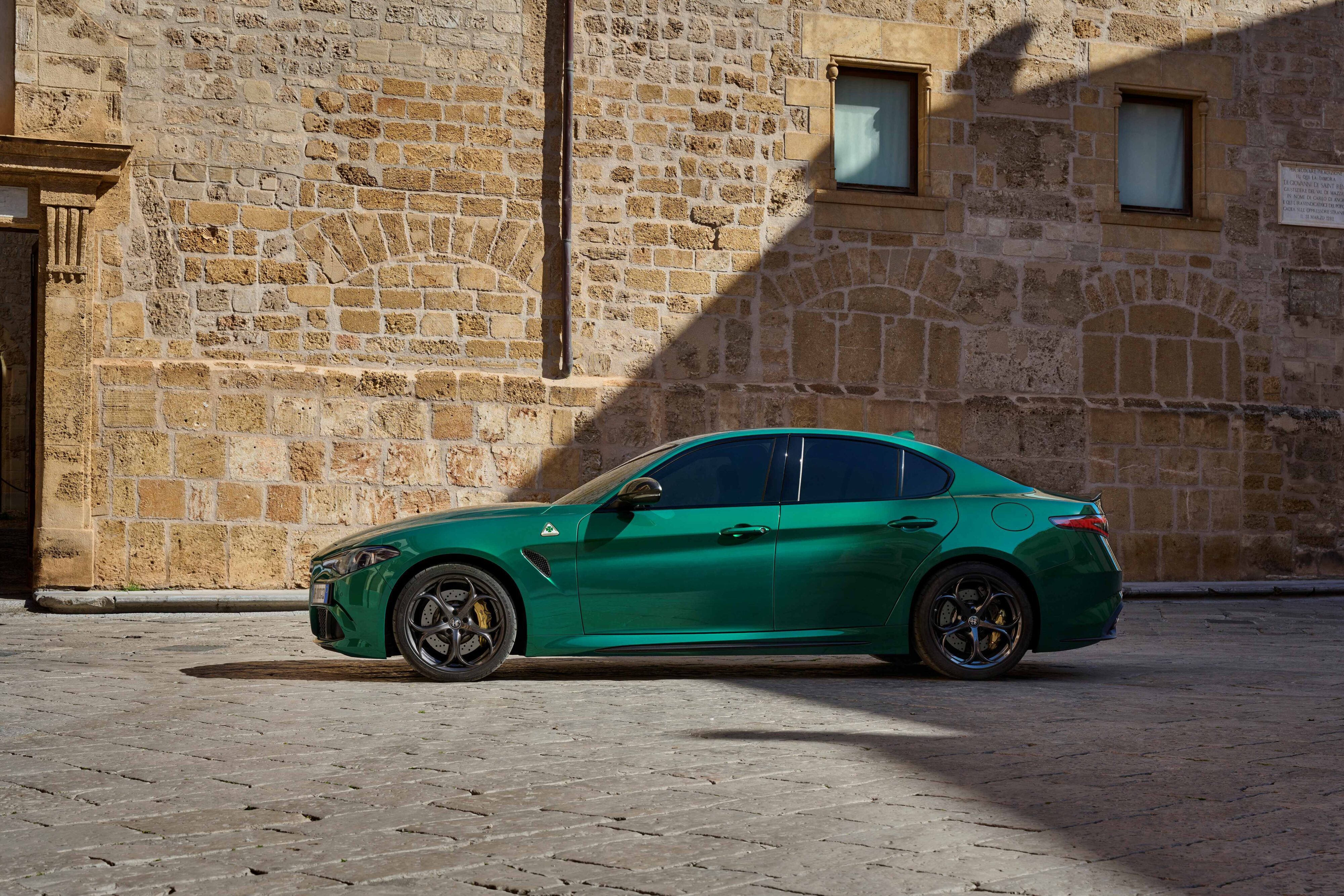 The New Giulia and Stelvio “Quadrifoglio 100th Anniversario”. A legend ...