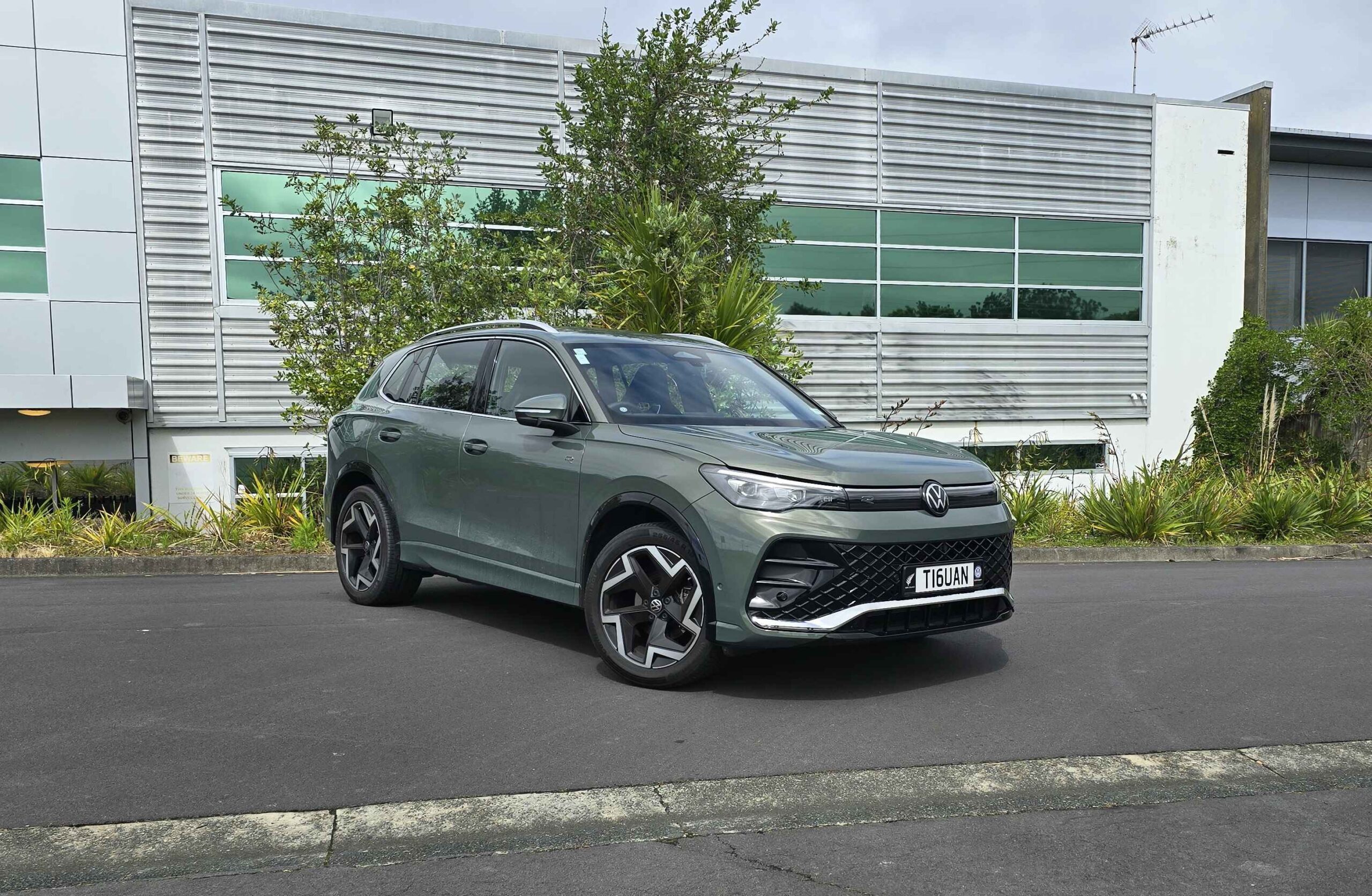 Family-Fave upgrade - 2025 Volkswagen Tiguan R-Line review | Tarmac ...