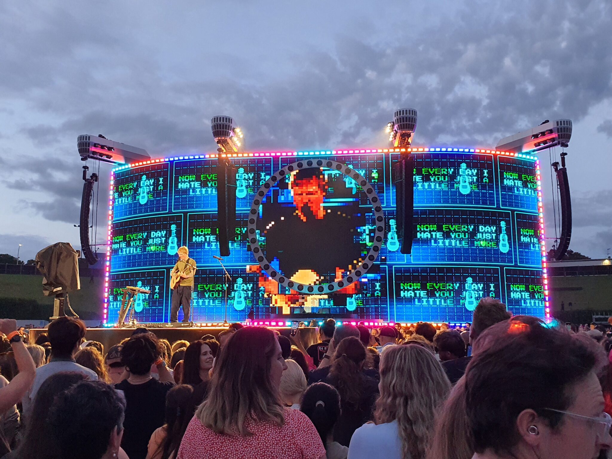 On Rewind: Ed Sheeran Kicks Off 2026 Loop Tour in Auckland with Stellar ...
