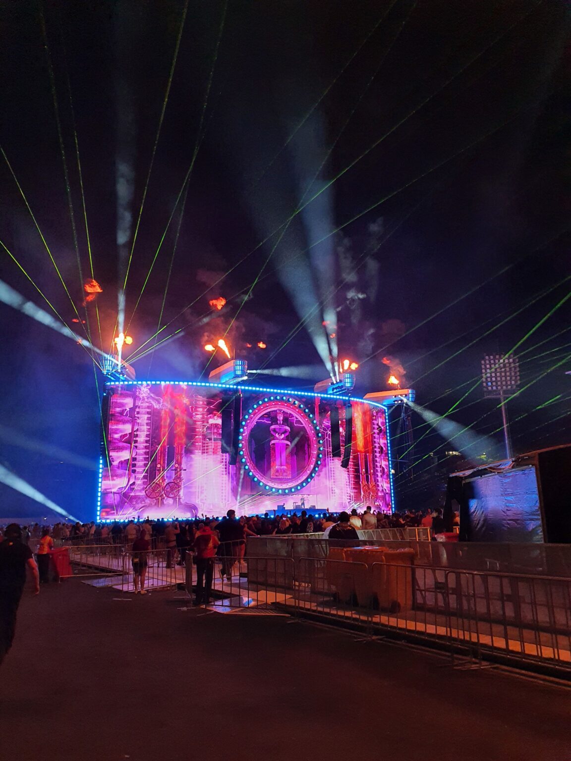 On Rewind: Ed Sheeran Kicks Off 2026 Loop Tour in Auckland with Stellar ...